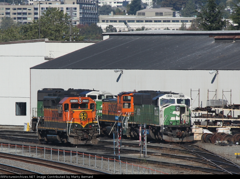 BNSF 2893 and 8171 in Balmer Yard